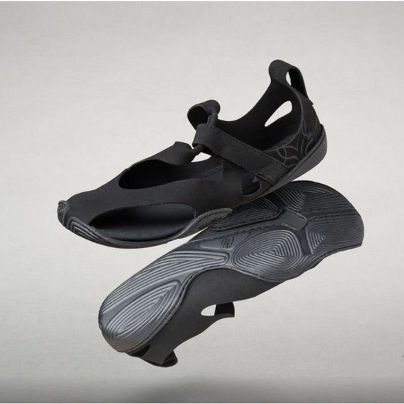 Wildling | Shoes | Wildling Barefoot Feather Black Sandals M9weu42 ...